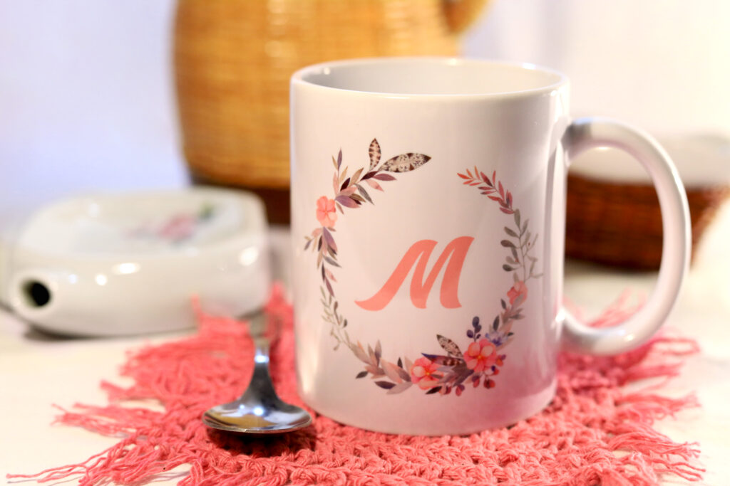 Taza Flores «Inicial Deva» – Pasto Naranja